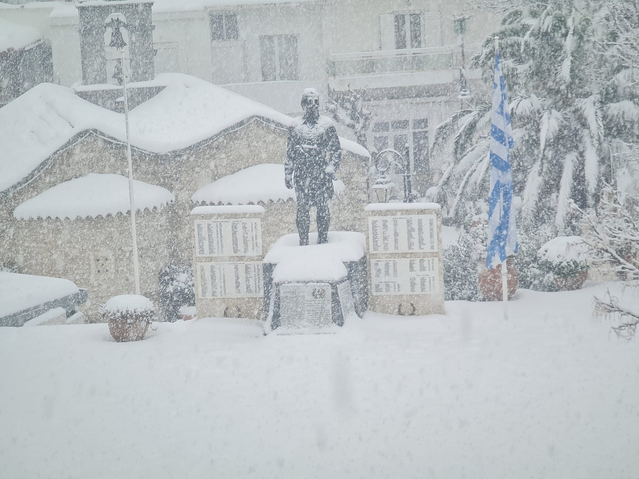 Κρήτη | Το “φυλούσε” για σήμερα το πολύ χιόνι στα Ανώγεια – Ολόλευκο το ...