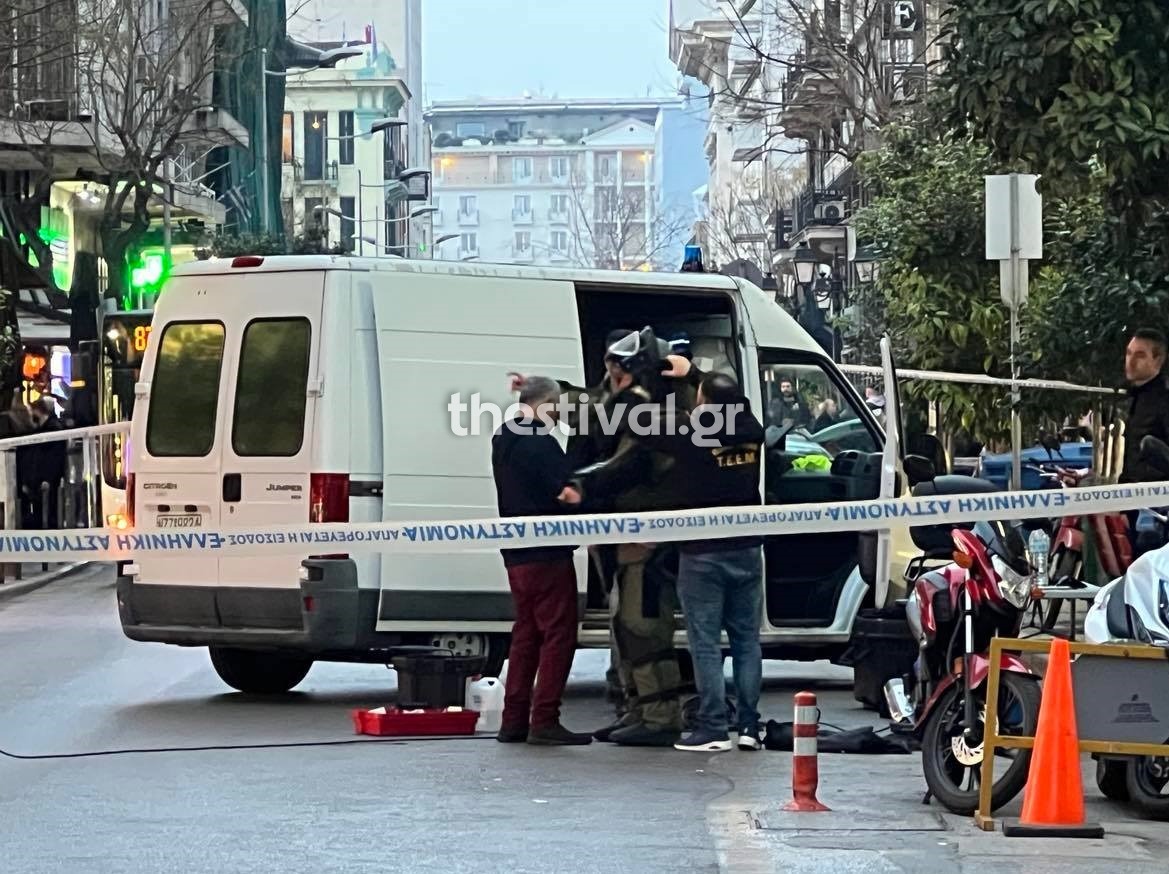 Θεσσαλονίκη: Ύποπτη σακούλα έξω από ρωσικό προξενείο – Έγινε ελεγχόμενη ...