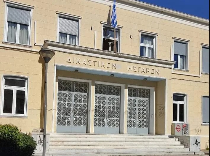 Δικηγόρος “χαράκωσε” το αυτοκίνητο γνωστής συναδέλφου του – Τον έπιασε ...