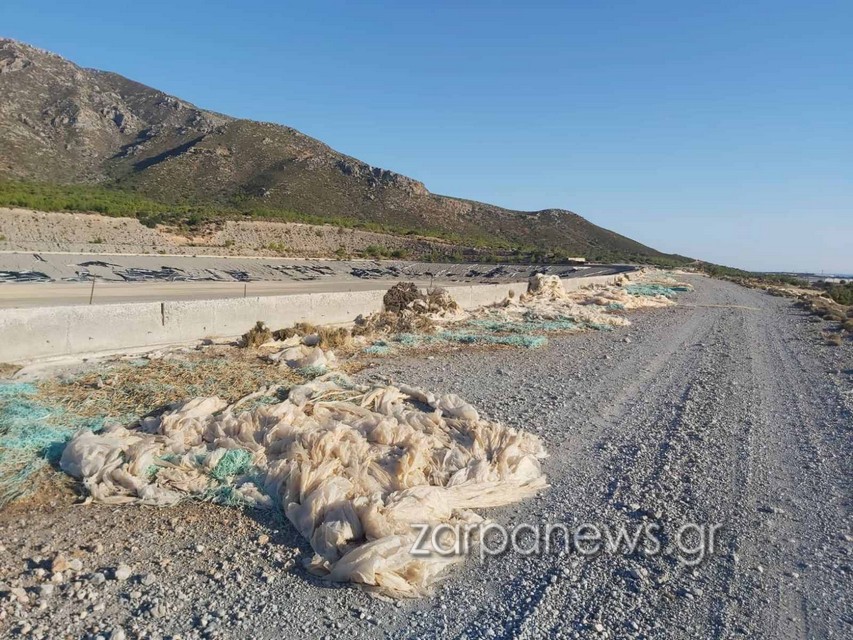 Δεξαμενή από… πλαστικά και νάιλον! Εικόνες ντροπής υποβαθμίζουν το ...