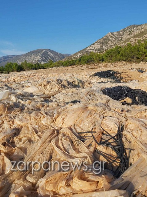Δεξαμενή από… πλαστικά και νάιλον! Εικόνες ντροπής υποβαθμίζουν το ...
