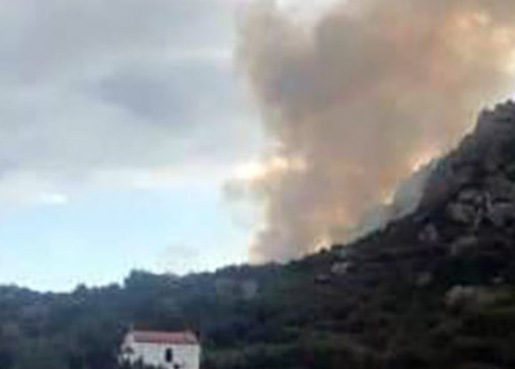 Μεγάλη φωτιά στην Ανατολή Ιεράπετρας – Ισχυρές δυνάμεις επιχειρούν για ...