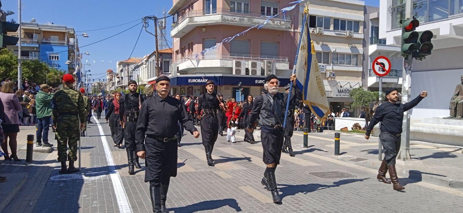 Πλήθος κόσμου στην παρέλαση για την 25η Μαρτίου στο Ρέθυμνο | Photos ...