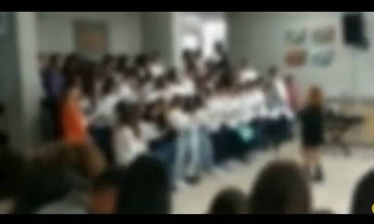 Πανικός σε γυμνάσιο: Πέταξαν εκρητικά σε σχολική γιορτή – Βίντεο ...
