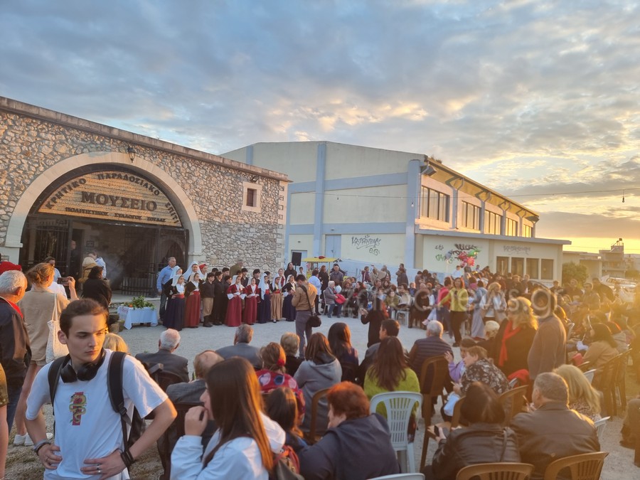 Χανιά | Ανθόνερο, γλυκά και παράδοση – Πλήθος κόσμου στη γιορτή ...