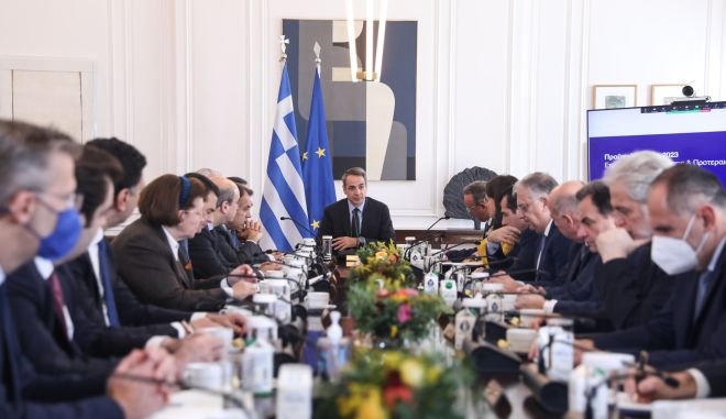 Aντί για θέσεις και πρόγραμμα βγάζει τα προβλήματα εκτός ατζέντας ...