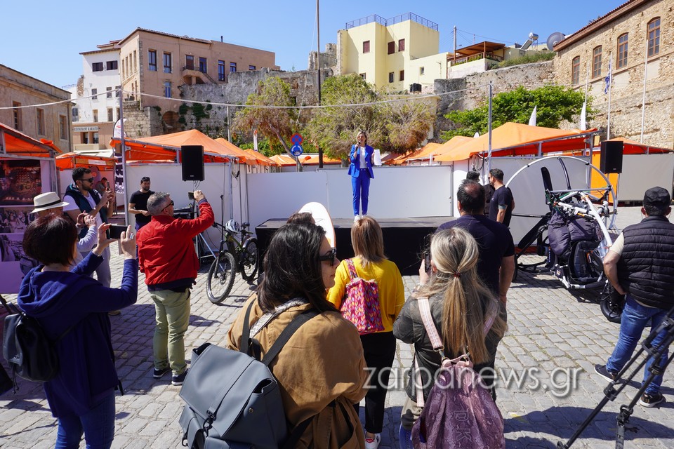 Γέμισε περίπτερα η πλατεία Κατεχάκη στο Παλιό Λιμάνι για το Φεστιβάλ ...