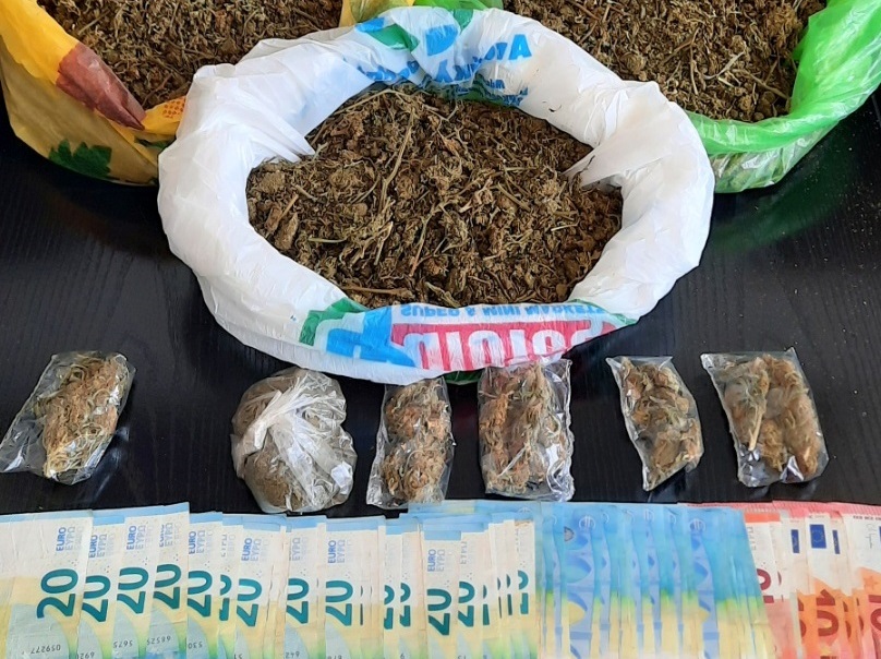 Κρήτη | Πιάστηκε με 2 κιλά κάνναβη και πάνω από 1.000 ευρώ στο χέρι ...