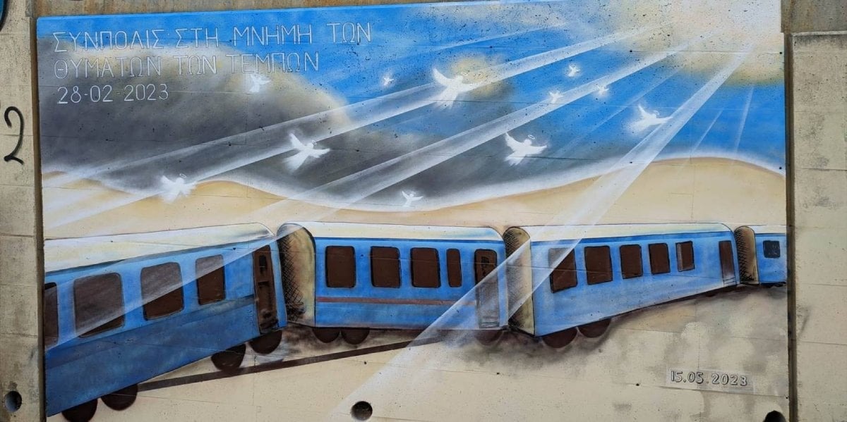 Κρήτη | Γκράφιτι στη μνήμη των 57 θυμάτων της σιδηροδρομικής τραγωδίας ...