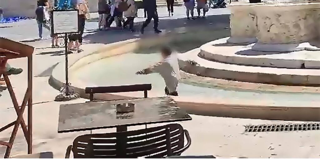 Κρήτη | Βούτηξε στα Λιοντάρια για να μαζέψει… τα κέρματα | Video ...