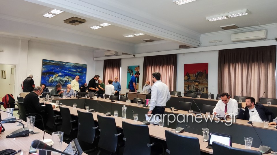 Παραλίγο να αναβληθεί η συνεδρίαση του δημοτικού συμβουλίου Χανίων – Τι ...