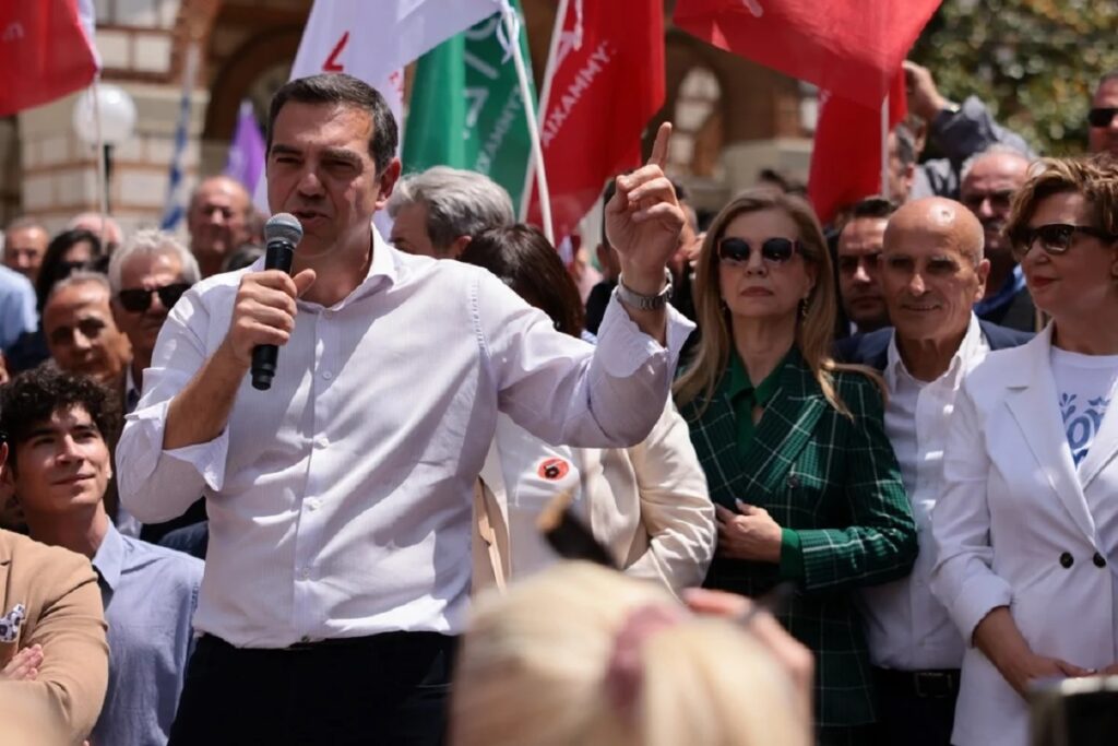 Τσίπρας για Μητσοτάκη: Σε κάθε συνέντευξη που δεν του δίνουν έτοιμες ...