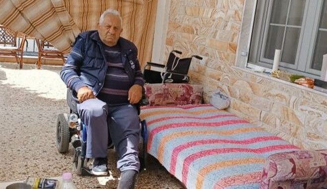 Απανθρωπιά: Επί 14 μέρες ζει στο μπαλκόνι ο ανάπηρος 81χρονος που έχασε ...