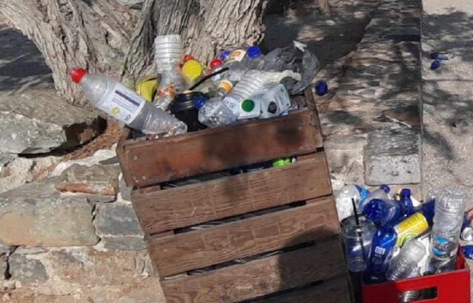 Κρήτη | Απαράδεκτες καταστάσεις: Τα σκουπίδια «στολίζουν» τη Σπιναλόγκα ...