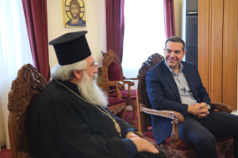 Ο -όλος νόημα- διάλογος του Αλέξη Τσίπρα με τον Αρχιεπίσκοπο Κρήτης ...