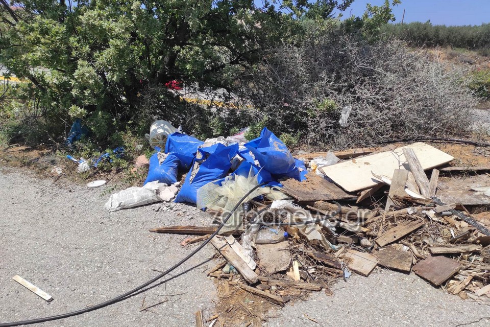 Χανιά | Η ντροπή των δρόμων: Μπάζα, σκουπίδια μέχρι και… στρώμα σε ...