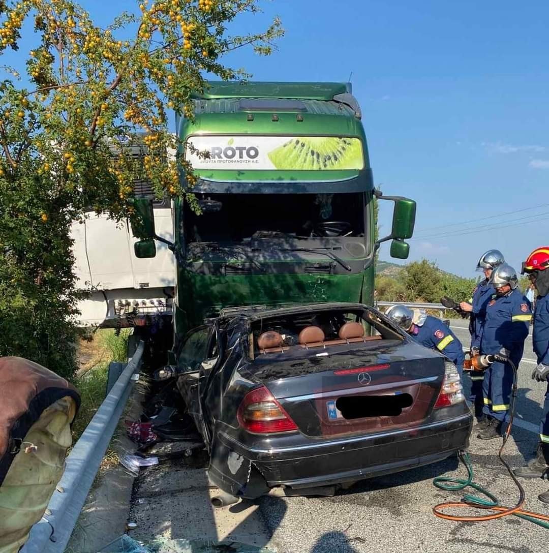 Σοκάρουν οι εικόνες από το πολύνεκρο δυστύχημα στην Έδεσσα – Έχασαν τη ...