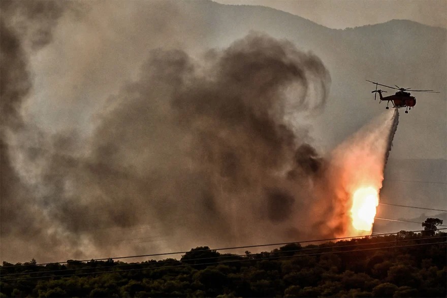 Κοντά στα σπίτια η φωτιά στα Μέγαρα – Συγκλονιστικές φωτογραφίες από το ...