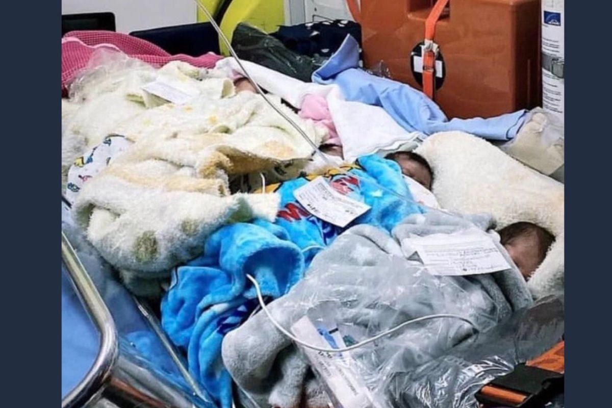 Εικόνα γροθιά στο στομάχι: Νεογνά μεταφέρονται από το νοσοκομείο ...