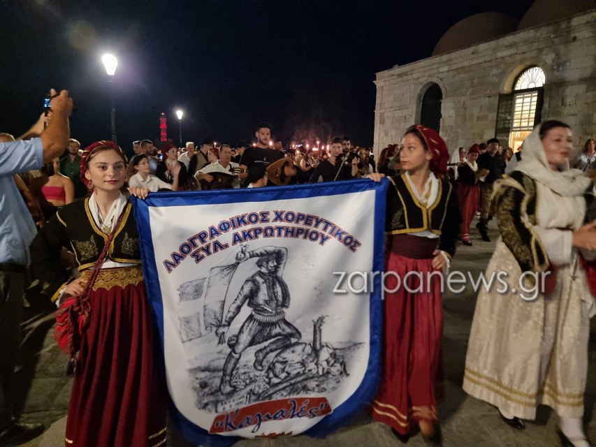 Έσμιξαν «παραδοσιακοί» και λαμπαδηδοδρόμοι – Κατάμεστο το Ενετικό ...