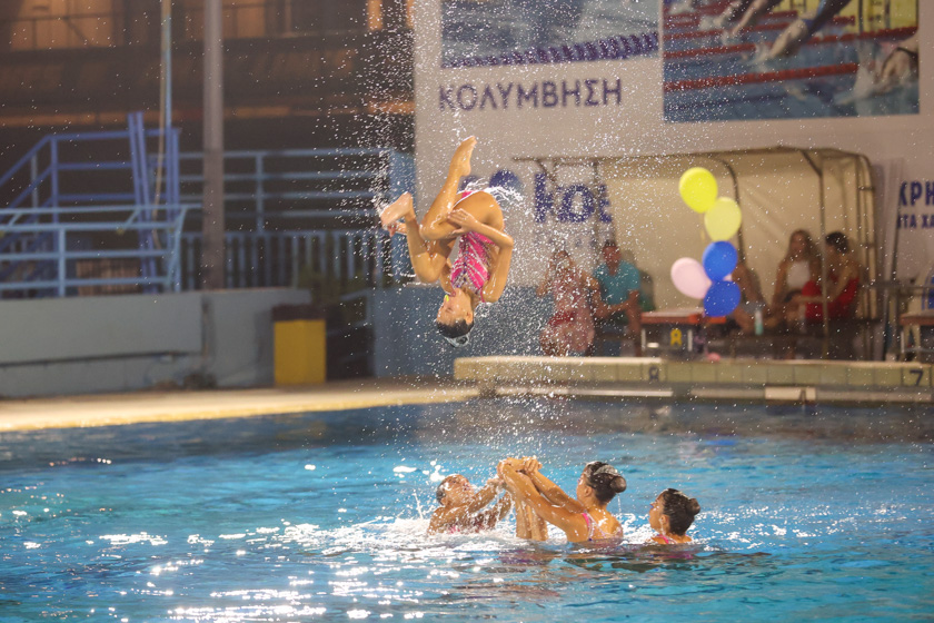 Εντυπωσιακό θέαμα στην γιορτή της καλλιτεχνικής κολύμβησης του ΝΟΧ ...