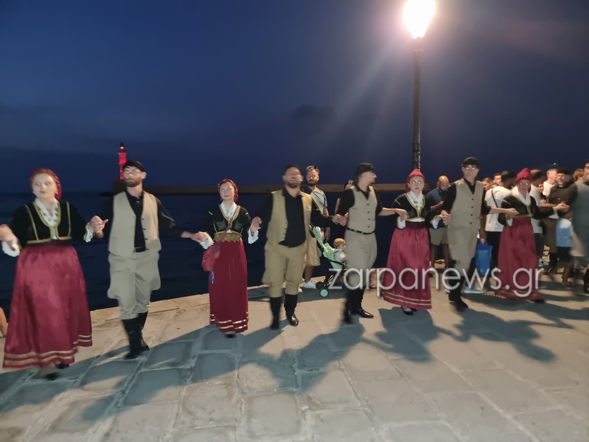 Έσμιξαν «παραδοσιακοί» και λαμπαδηδοδρόμοι – Κατάμεστο το Ενετικό ...