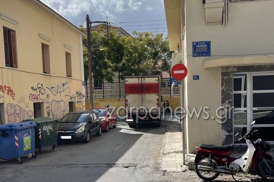 Χανιά | Επαγγελματίας οδηγός μπήκε ανάποδα σε μονόδρομο με το φορτηγό ...