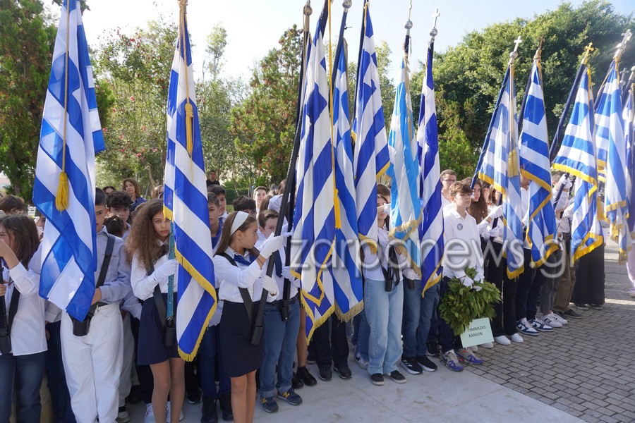 Χανιά | Κατάθεση στεφάνων από μαθητές στο Ηρώο για την 28η Οκτωβρίου ...