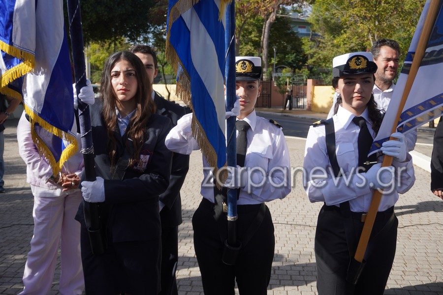Χανιά | Κατάθεση στεφάνων από μαθητές στο Ηρώο για την 28η Οκτωβρίου ...