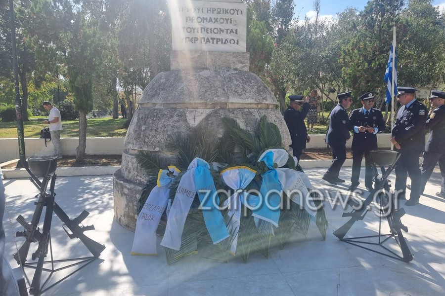 Καιρός ήταν! Μόνο με εννέα στεφάνια η κατάθεση στεφάνων στο ηρώο στα ...