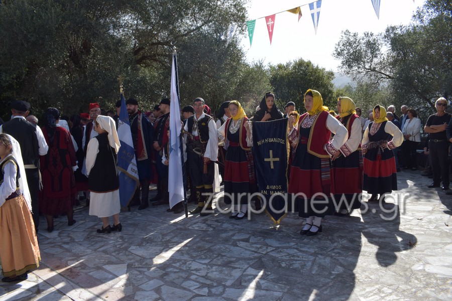 Χανιά | Έγιναν τα αποκαλυπτήρια του ανδριάντα του οπλαρχηγού Μιχαήλ ...