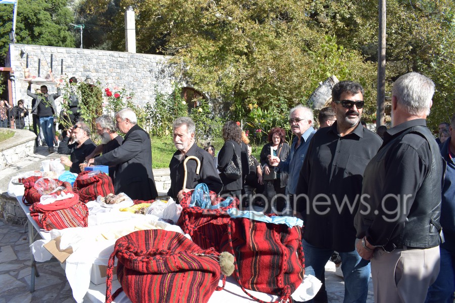 Χανιά | Έγιναν τα αποκαλυπτήρια του ανδριάντα του οπλαρχηγού Μιχαήλ ...