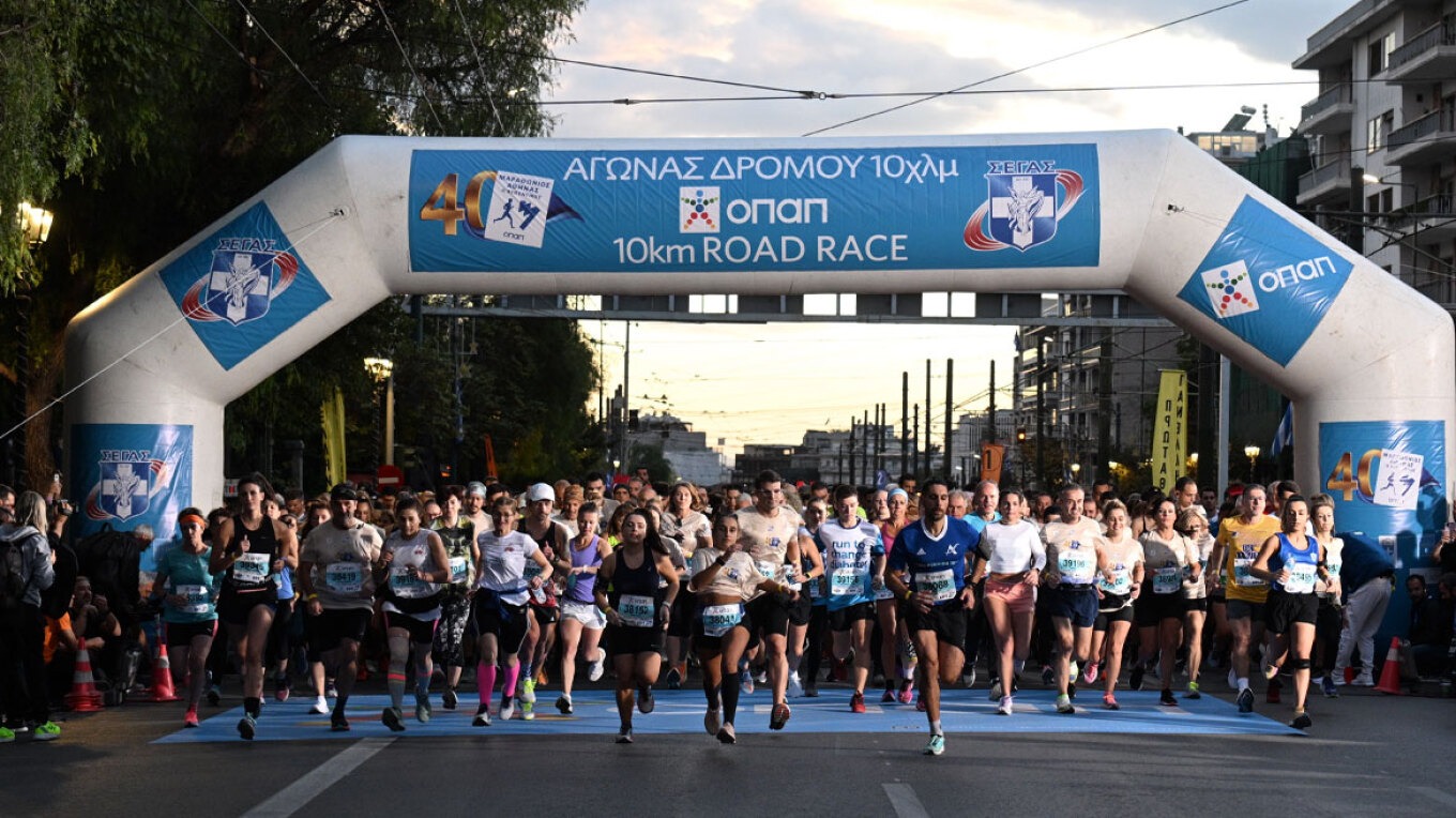 40ος Μαραθώνιος: Χιλιάδες δρομείς κατέκλυσαν την Αθήνα για τα 10 χλμ ...