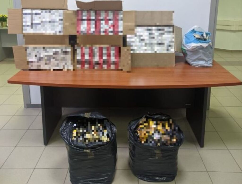 Κρήτη | Έφτασε στο λιμάνι με… 3.000 πακέτα τσιγάρα -Συνελήφθη 36χρονος ...