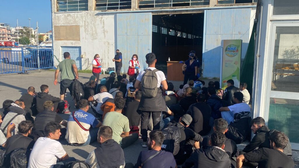 Κι άλλη απόβαση μεταναστών στην Κρήτη – 33 άτομα βρέθηκαν να ...