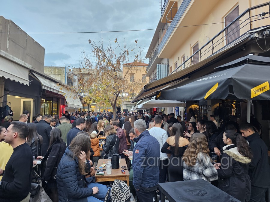 Χαμός από κόσμο στο κέντρο λίγο πριν την αλλαγή του χρόνου – Το ‘ριξαν ...