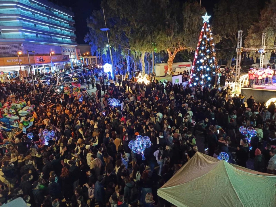 Η φωταγώγηση του Χριστουγεννιάτικου δέντρου στο Ηράκλειο | Photos+Video ...