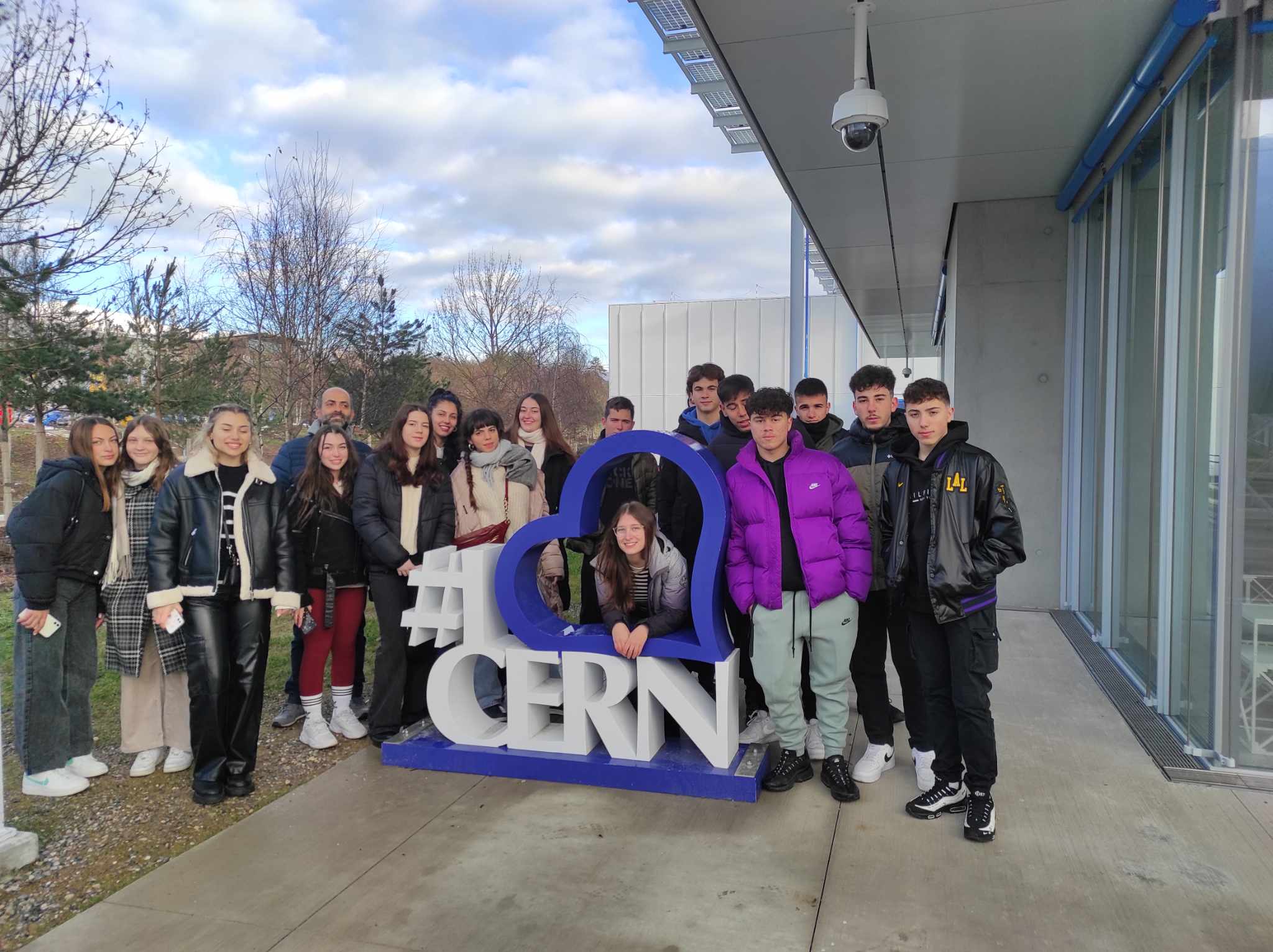 Χανιά | Το ερευνητικό κέντρο του CERN στην Ελβετία επισκέφθηκαν μαθητές ...