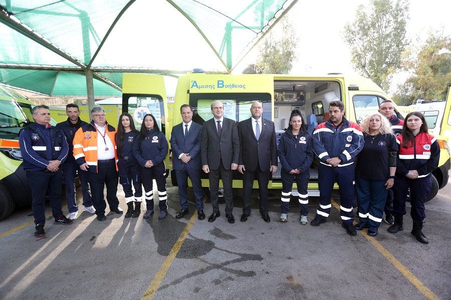 Παράδοση 10 νέων ασθενοφόρων στο ΕΚΑΒ – Μικτή Επιτροπή των Υπουργείων ...