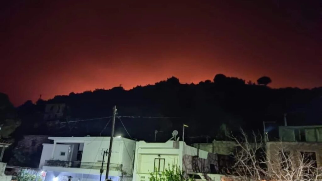 Κρήτη | Φωτιά σε δυσπρόσιτο σημείο στο Λασίθι | zarpanews.gr