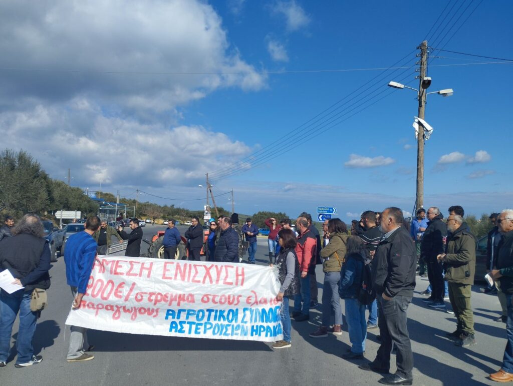 Στους δρόμους οι αγρότες της Κρήτης: Μπλόκα και στο Ηράκλειο | Photos ...