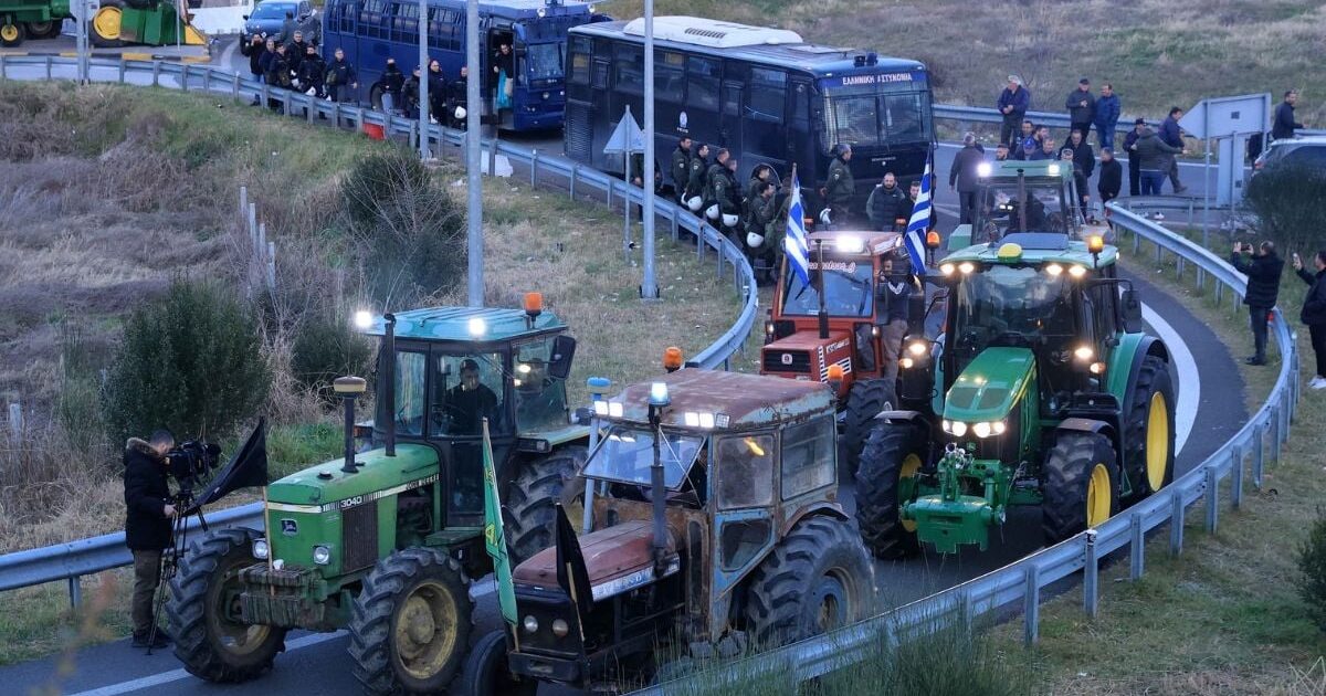 «Φουλ» οι μηχανές για Αθήνα: Στον δρόμο τα πρώτα τρακτέρ – Θα ...