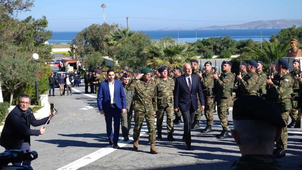 Δένδιας από Ηράκλειο: Αναδιάρθρωση εφεδρείας των Ενόπλων Δυνάμεων στα ...