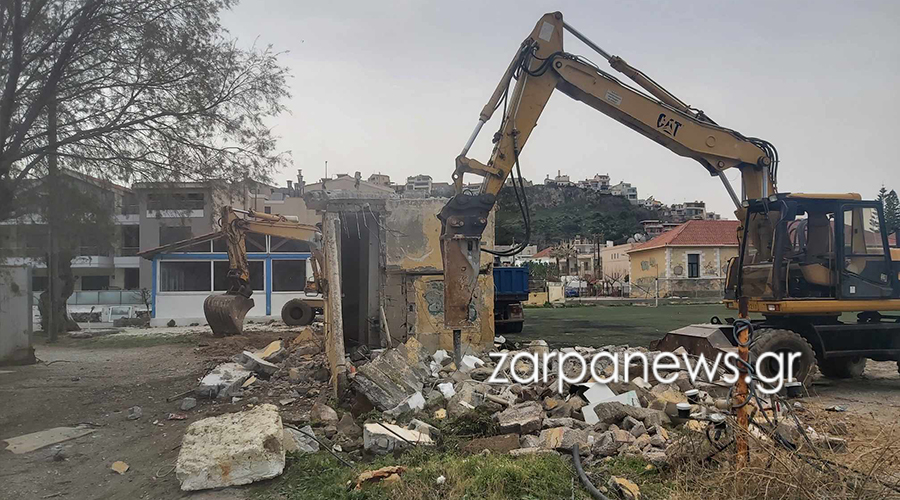 Χανιά | Κατεδάφιση… τρία σε ένα στον Πλατανιά – Γκρεμίζουν κτίσματα ...