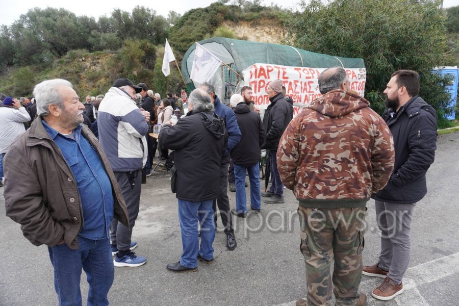 Χανιά | Στο μπλόκο στα Μεγάλα Χωράφια ο Κουτσούμπας – Θερμή υποδοχή με ...