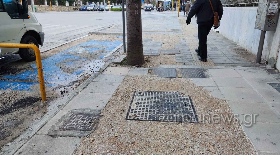 Πεζοδρόμιο σε κακό χάλι καταμεσής των Χανίων – Ανεξίτηλα σημάδια ενός ...