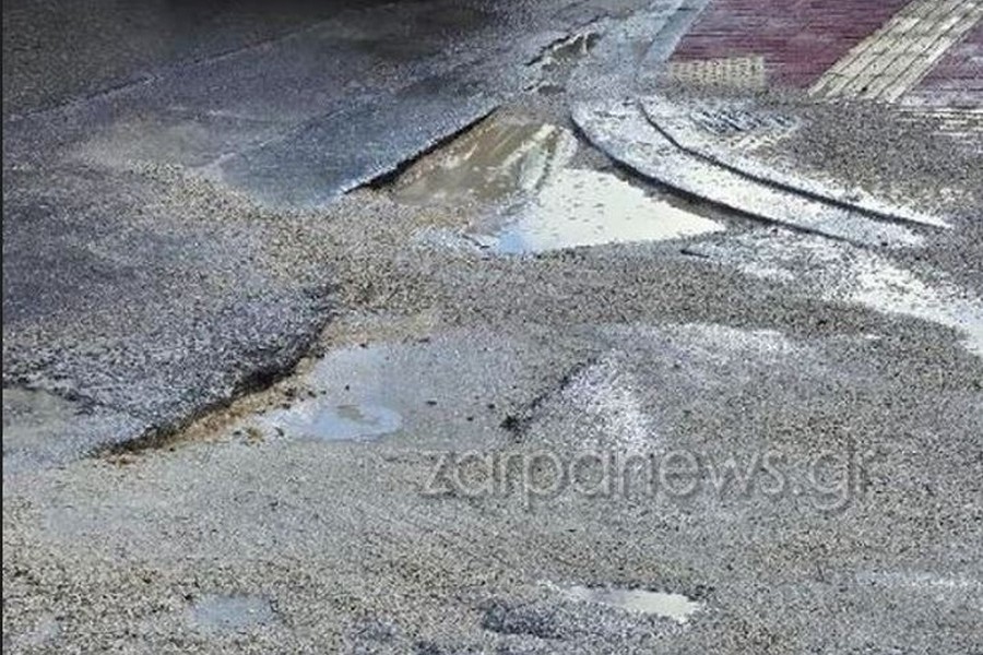 «Πήγα να πέσω» – Επικίνδυνη λακκούβα στο κέντρο των Χανίων | Photos ...