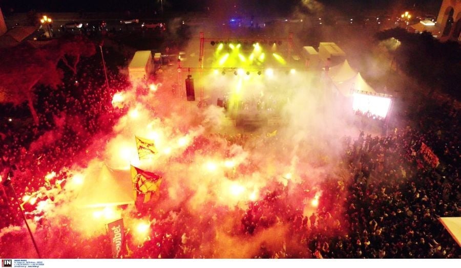 Θεσσαλονίκη: «Κάηκε» η πλατεία Αριστοτέλους για τα 110 χρόνια του Άρη ...