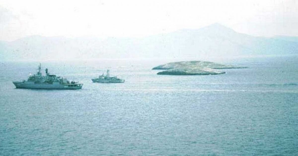 Ίμια: 10λεπτο «κυνηγητό» γύρω από τις νησίδες με σκάφη Λιμενικού και ...