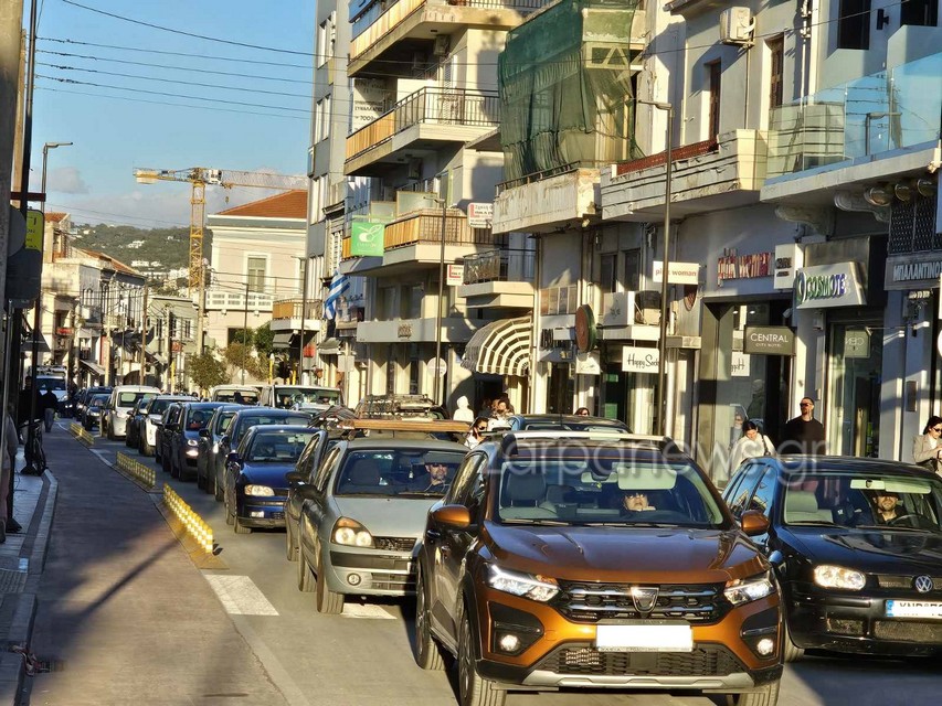 Απίστευτη ταλαιπωρία οδηγών και κυκλοφοριακό χάος στο κέντρο των Χανίων ...